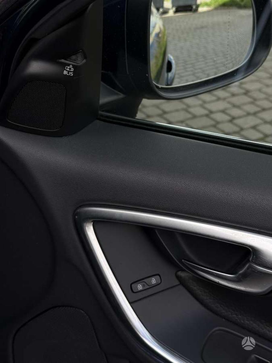 Blue Volvo V60 2012 in Klaipeda, with an engine capacity of 1.60 L and mileage of 255 thousand km for 6500 €, photo 30 on AUTOMOTO.COM.LV