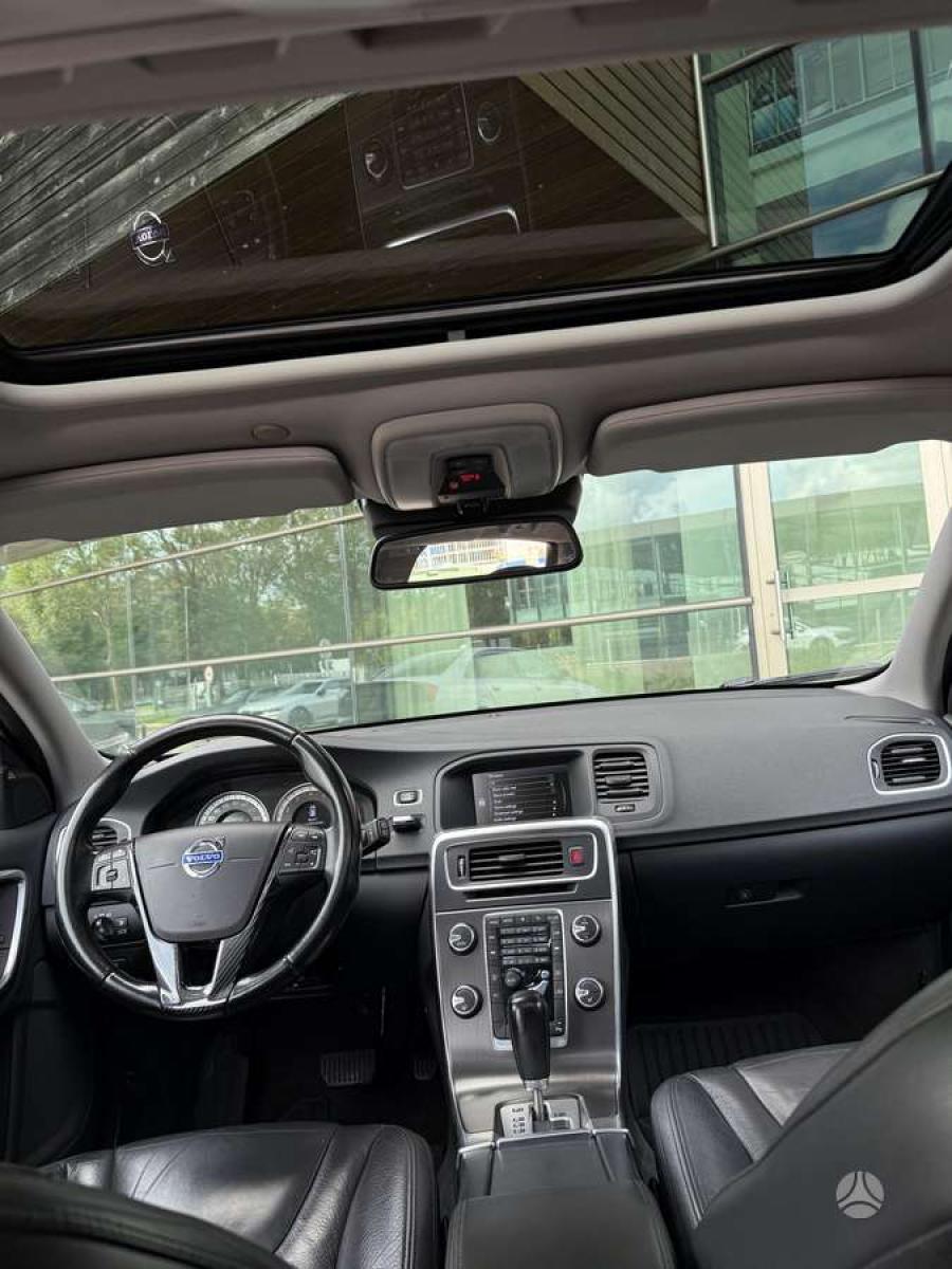 Blue Volvo V60 2012 in Klaipeda, with an engine capacity of 1.60 L and mileage of 255 thousand km for 6500 €, photo 35 on AUTOMOTO.COM.LV