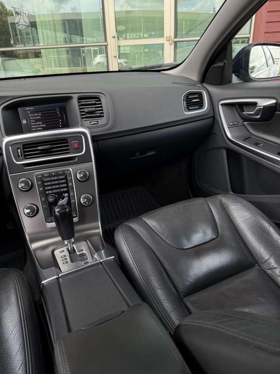 Blue Volvo V60 2012 in Klaipeda, with an engine capacity of 1.60 L and mileage of 255 thousand km for 6500 €, photo 37 on AUTOMOTO.COM.LV