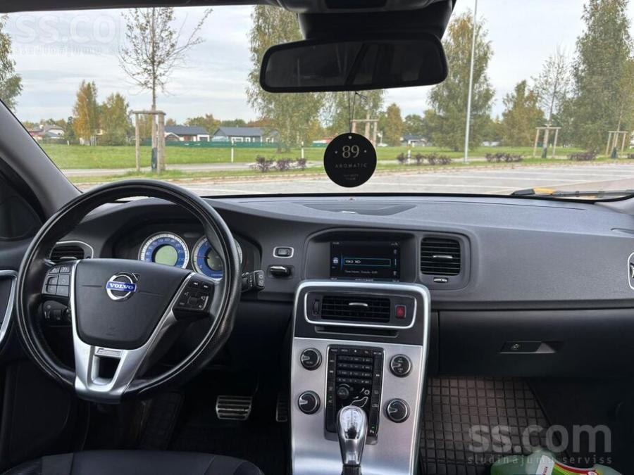 Blue Volvo V60 2012 in Jelgava, with an engine capacity of 1.60 L and mileage of 256 thousand km for 5100 €, photo 6 on AUTOMOTO.COM.LV