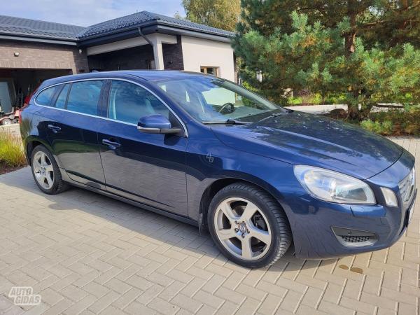 Volvo V60 2012 Viļņa vietnē Zils Volvo V60 2012 Viļņa, ar dzinēja tilpumu 2.00 L un nobraukumu 334 tūkst. km par 5700 €, foto 3 vietnē AUTOMOTO.COM.LV