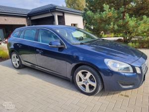 Blue Volvo V60 2012 in Vilnius, with an engine capacity of 2.00 L and mileage of 334 thousand km for 5700 €, photo 3 on AUTOMOTO.COM.LV