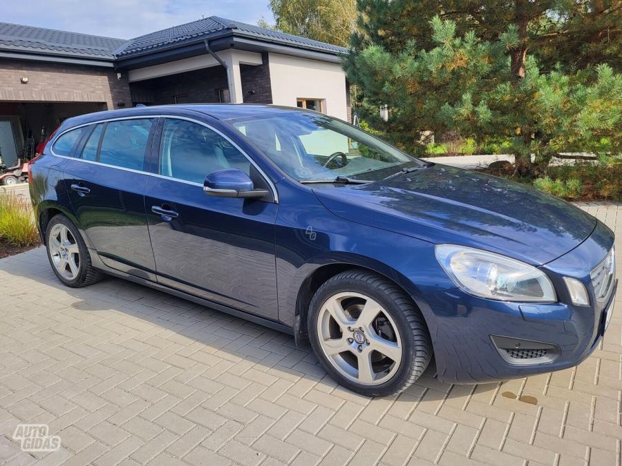 Blue Volvo V60 2012 in Vilnius, with an engine capacity of 2.00 L and mileage of 334 thousand km for 5700 €, photo 3 on AUTOMOTO.COM.LV