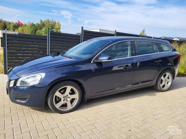 Volvo V60 2012 Viļņa vietnē Zils Volvo V60 2012 Viļņa, ar dzinēja tilpumu 2.00 L un nobraukumu 334 tūkst. km par 5700 €, foto 5 vietnē AUTOMOTO.COM.LV