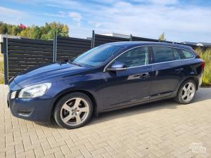 Blue Volvo V60 2012 in Vilnius, with an engine capacity of 2.00 L and mileage of 334 thousand km for 5700 €, photo 5 on AUTOMOTO.COM.LV