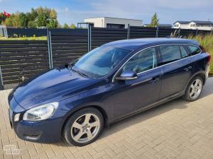 Blue Volvo V60 2012 in Vilnius, with an engine capacity of 2.00 L and mileage of 334 thousand km for 5700 €, photo 6 on AUTOMOTO.COM.LV