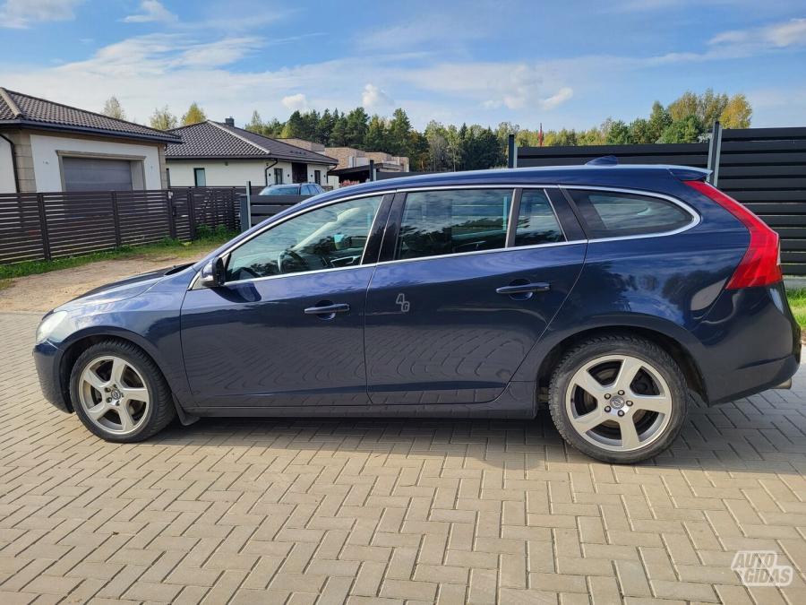 Blue Volvo V60 2012 in Vilnius, with an engine capacity of 2.00 L and mileage of 334 thousand km for 5700 €, photo 7 on AUTOMOTO.COM.LV