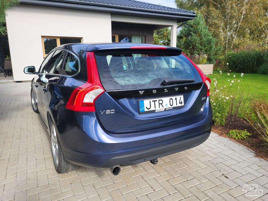 Blue Volvo V60 2012 in Vilnius, with an engine capacity of 2.00 L and mileage of 334 thousand km for 5700 €, photo 8 on AUTOMOTO.COM.LV