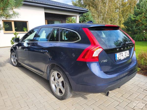 Volvo V60 2012 Viļņa vietnē Zils Volvo V60 2012 Viļņa, ar dzinēja tilpumu 2.00 L un nobraukumu 334 tūkst. km par 5700 €, foto 9 vietnē AUTOMOTO.COM.LV