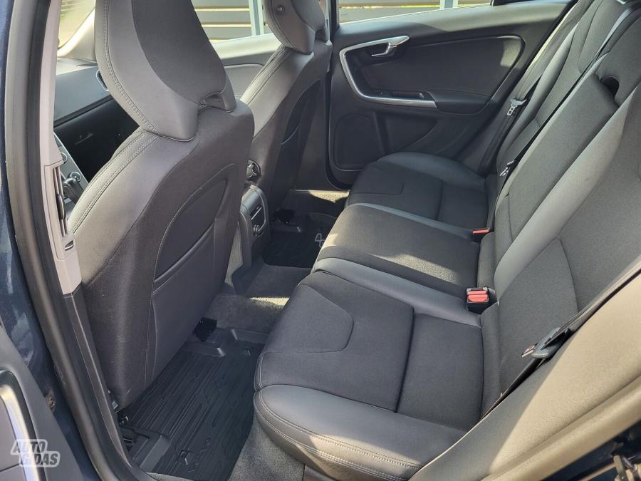 Blue Volvo V60 2012 in Vilnius, with an engine capacity of 2.00 L and mileage of 334 thousand km for 5700 €, photo 17 on AUTOMOTO.COM.LV