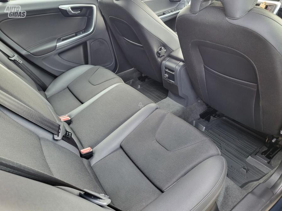 Blue Volvo V60 2012 in Vilnius, with an engine capacity of 2.00 L and mileage of 334 thousand km for 5700 €, photo 18 on AUTOMOTO.COM.LV