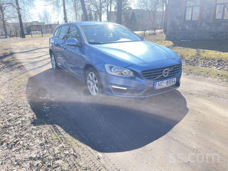 Zils Volvo V60 2013 Jēkabpils, ar dzinēja tilpumu 1.60 L un nobraukumu 283 tūkst. km par 4800 €, foto 1 vietnē AUTOMOTO.COM.LV
