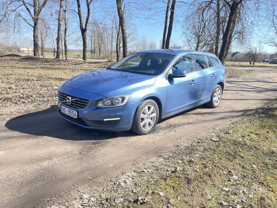 Zils Volvo V60 2013 Jēkabpils, ar dzinēja tilpumu 1.60 L un nobraukumu 283 tūkst. km par 4800 €, foto 2 vietnē AUTOMOTO.COM.LV