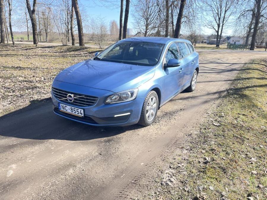 Zils Volvo V60 2013 Jēkabpils, ar dzinēja tilpumu 1.60 L un nobraukumu 283 tūkst. km par 4800 €, foto 3 vietnē AUTOMOTO.COM.LV