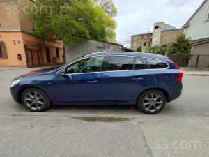 Zils Volvo V60 2013 Rīga, ar dzinēja tilpumu 1.60 L un nobraukumu 307 tūkst. km par 5900 €, foto 1 vietnē AUTOMOTO.COM.LV