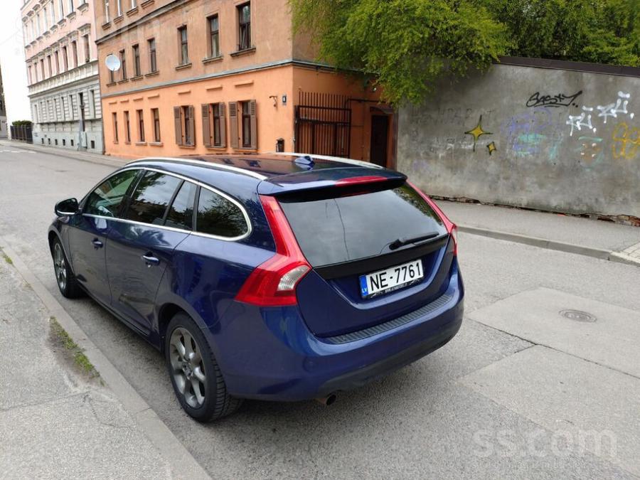 Zils Volvo V60 2013 Rīga, ar dzinēja tilpumu 1.60 L un nobraukumu 307 tūkst. km par 5900 €, foto 2 vietnē AUTOMOTO.COM.LV