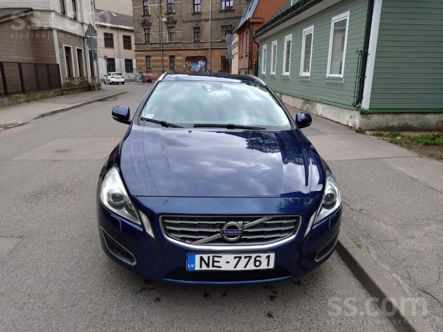 Zils Volvo V60 2013 Rīga, ar dzinēja tilpumu 1.60 L un nobraukumu 307 tūkst. km par 5900 €, foto 3 vietnē AUTOMOTO.COM.LV
