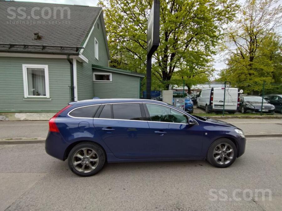 Zils Volvo V60 2013 Rīga, ar dzinēja tilpumu 1.60 L un nobraukumu 307 tūkst. km par 5900 €, foto 4 vietnē AUTOMOTO.COM.LV