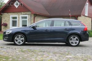 Blue Volvo V60 2013 in Riga, with an engine capacity of 2.40 L and mileage of 0 thousand km for 7950 €, photo 2 on AUTOMOTO.COM.LV