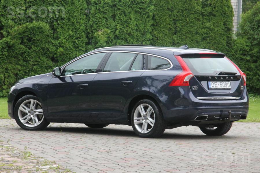 Blue Volvo V60 2013 in Riga, with an engine capacity of 2.40 L and mileage of 0 thousand km for 7950 €, photo 3 on AUTOMOTO.COM.LV