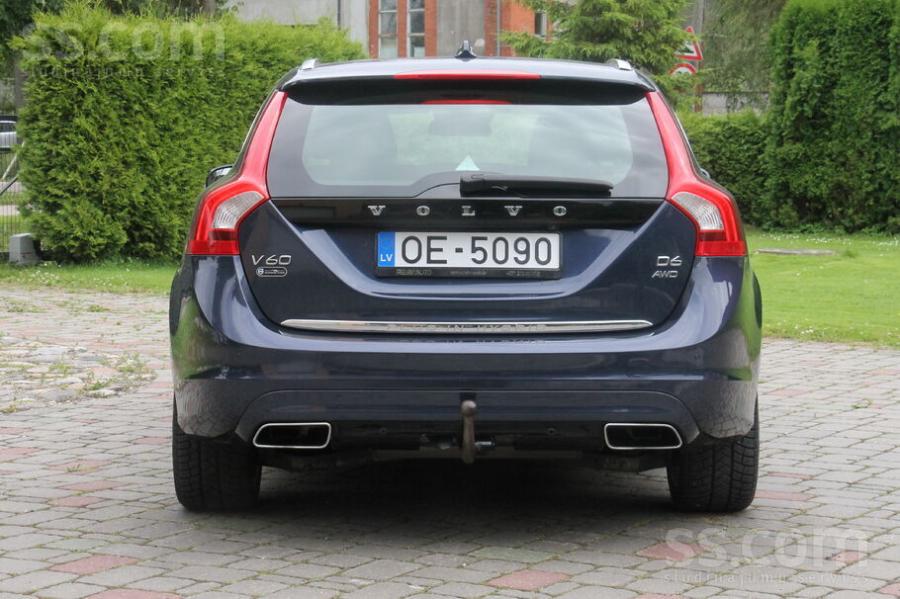 Blue Volvo V60 2013 in Riga, with an engine capacity of 2.40 L and mileage of 0 thousand km for 7950 €, photo 4 on AUTOMOTO.COM.LV