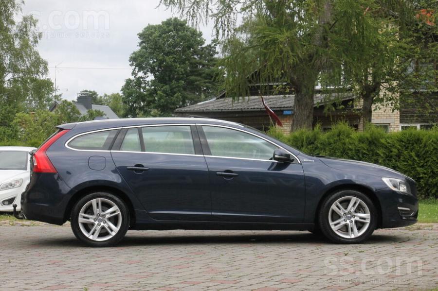 Blue Volvo V60 2013 in Riga, with an engine capacity of 2.40 L and mileage of 0 thousand km for 7950 €, photo 6 on AUTOMOTO.COM.LV