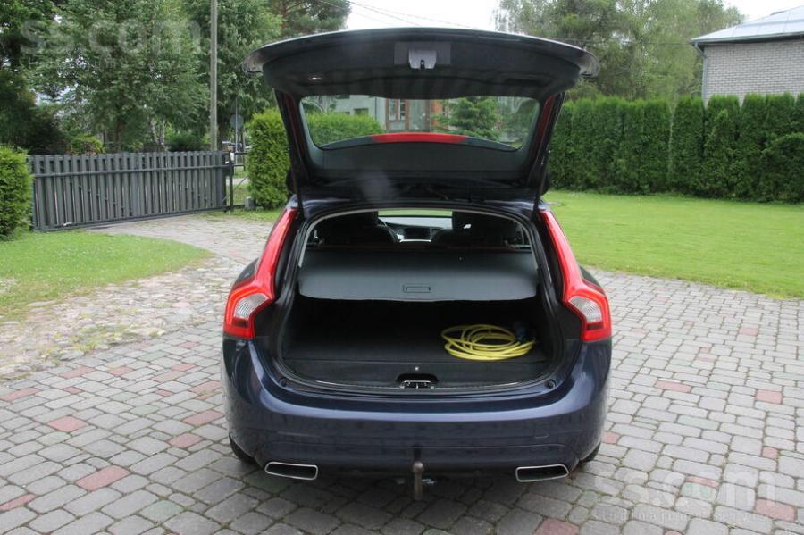 Blue Volvo V60 2013 in Riga, with an engine capacity of 2.40 L and mileage of 0 thousand km for 7950 €, photo 9 on AUTOMOTO.COM.LV