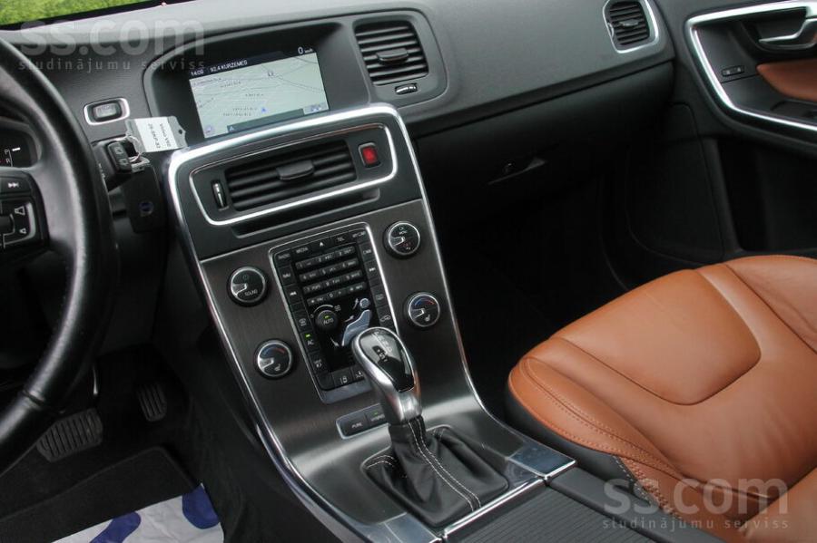 Blue Volvo V60 2013 in Riga, with an engine capacity of 2.40 L and mileage of 0 thousand km for 7950 €, photo 24 on AUTOMOTO.COM.LV