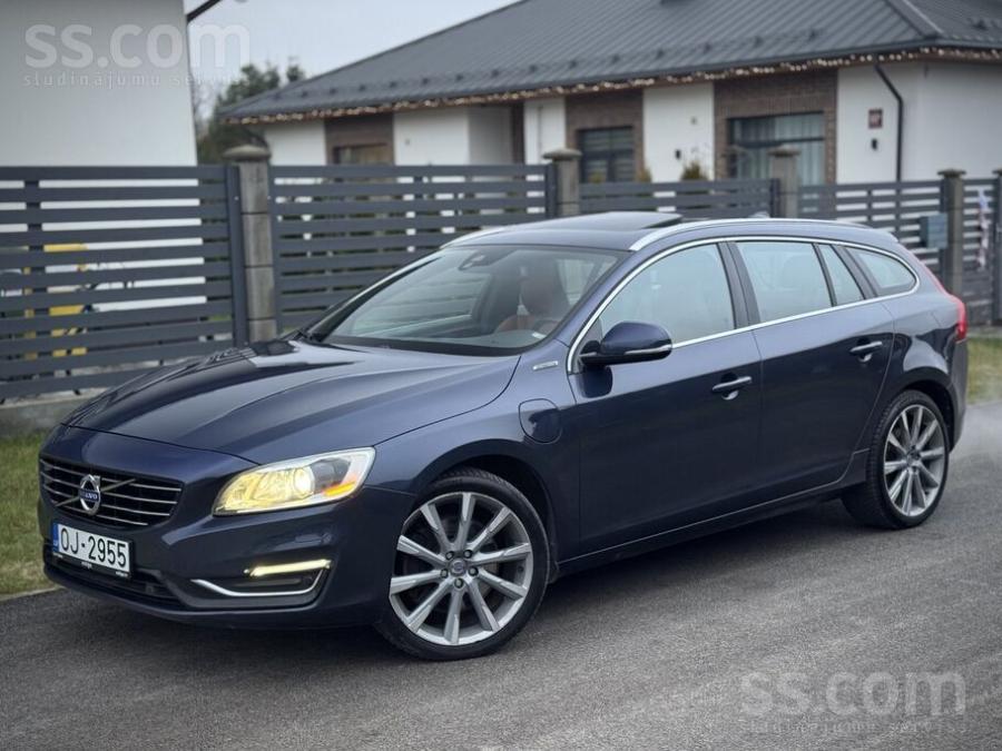 Zils Volvo V60 2013 Jelgava, ar dzinēja tilpumu 2.40 L un nobraukumu 227 tūkst. km par 9400 €, foto 1 vietnē AUTOMOTO.COM.LV