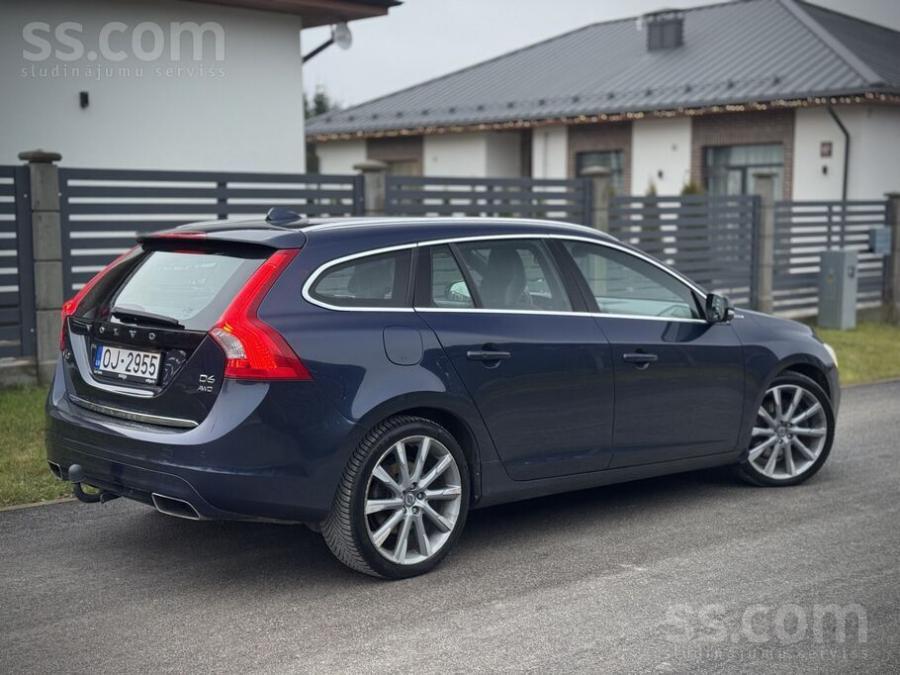 Zils Volvo V60 2013 Jelgava, ar dzinēja tilpumu 2.40 L un nobraukumu 227 tūkst. km par 9400 €, foto 6 vietnē AUTOMOTO.COM.LV