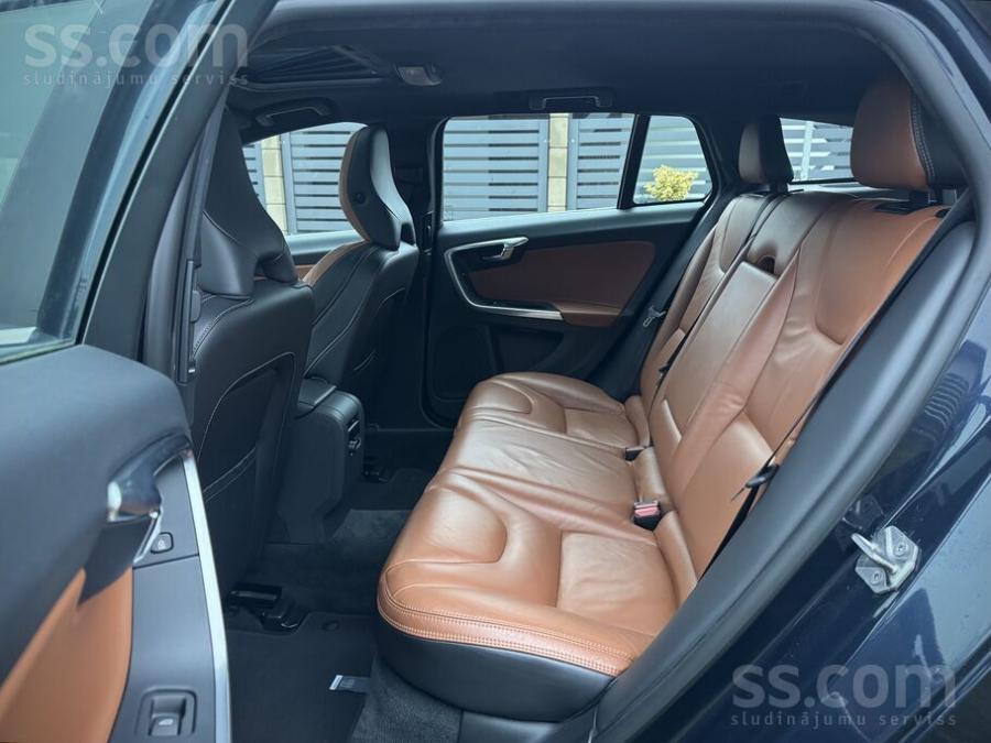 Zils Volvo V60 2013 Jelgava, ar dzinēja tilpumu 2.40 L un nobraukumu 227 tūkst. km par 9400 €, foto 10 vietnē AUTOMOTO.COM.LV