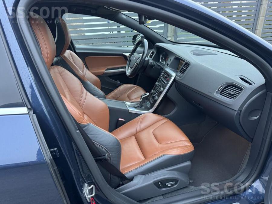 Zils Volvo V60 2013 Jelgava, ar dzinēja tilpumu 2.40 L un nobraukumu 227 tūkst. km par 9400 €, foto 12 vietnē AUTOMOTO.COM.LV