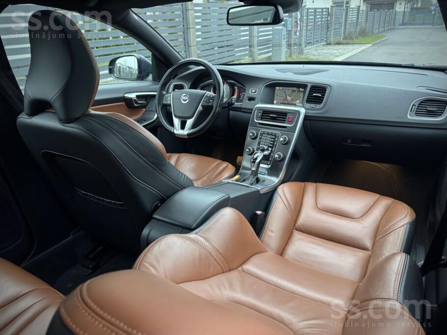Zils Volvo V60 2013 Jelgava, ar dzinēja tilpumu 2.40 L un nobraukumu 227 tūkst. km par 9400 €, foto 14 vietnē AUTOMOTO.COM.LV