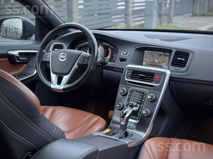 Zils Volvo V60 2013 Jelgava, ar dzinēja tilpumu 2.40 L un nobraukumu 227 tūkst. km par 9400 €, foto 15 vietnē AUTOMOTO.COM.LV