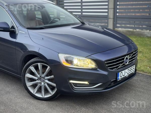 Blue Volvo V60 2013 in Jelgava, with an engine capacity of 2.40 L and mileage of 227 thousand km for 9200 €, photo 5 on AUTOMOTO.COM.LV