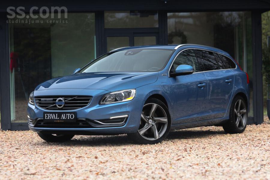 Zils Volvo V60 2013 Jelgava, ar dzinēja tilpumu 2.40 L un nobraukumu 295 tūkst. km par 8900 €, foto 1 vietnē AUTOMOTO.COM.LV