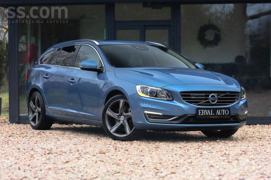Zils Volvo V60 2013 Jelgava, ar dzinēja tilpumu 2.40 L un nobraukumu 295 tūkst. km par 8900 €, foto 2 vietnē AUTOMOTO.COM.LV