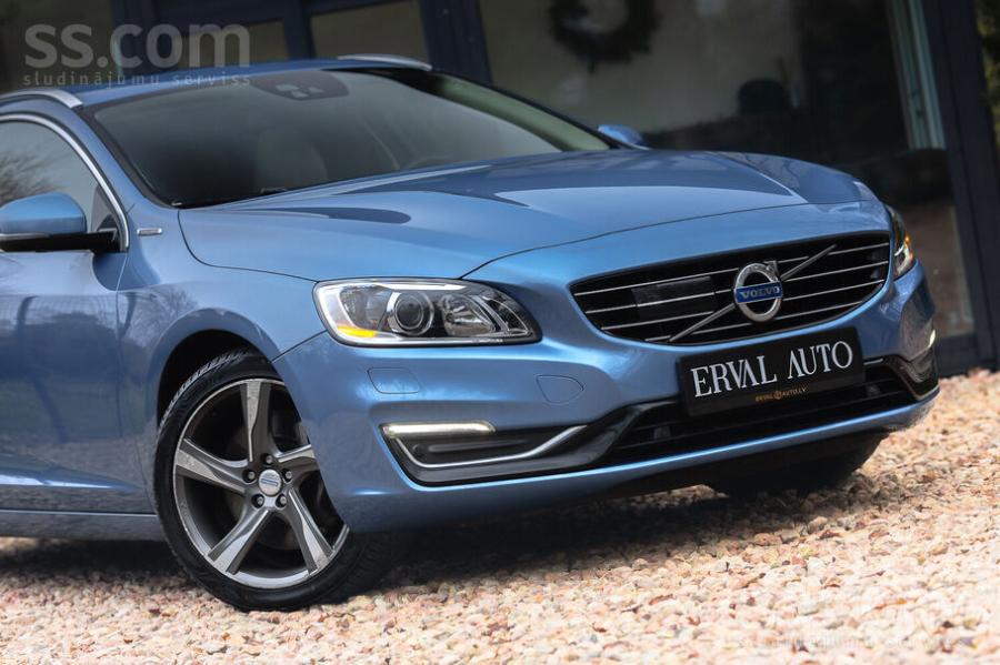 Zils Volvo V60 2013 Jelgava, ar dzinēja tilpumu 2.40 L un nobraukumu 295 tūkst. km par 8900 €, foto 4 vietnē AUTOMOTO.COM.LV