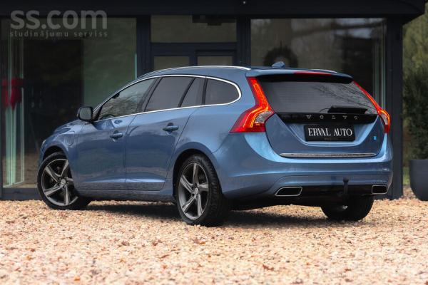 Zils Volvo V60 2013 Jelgava, ar dzinēja tilpumu 2.40 L un nobraukumu 295 tūkst. km par 8900 €, foto 6 vietnē AUTOMOTO.COM.LV