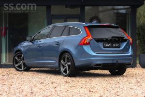 Zils Volvo V60 2013 Jelgava, ar dzinēja tilpumu 2.40 L un nobraukumu 295 tūkst. km par 8900 €, foto 6 vietnē AUTOMOTO.COM.LV