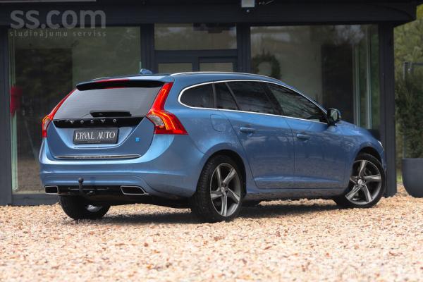 Zils Volvo V60 2013 Jelgava, ar dzinēja tilpumu 2.40 L un nobraukumu 295 tūkst. km par 8900 €, foto 7 vietnē AUTOMOTO.COM.LV