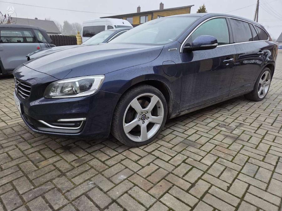 Zils Volvo V60 2013 Kauņa, ar dzinēja tilpumu 2.40 L un nobraukumu 320 tūkst. km par 6000 €, foto 1 vietnē AUTOMOTO.COM.LV