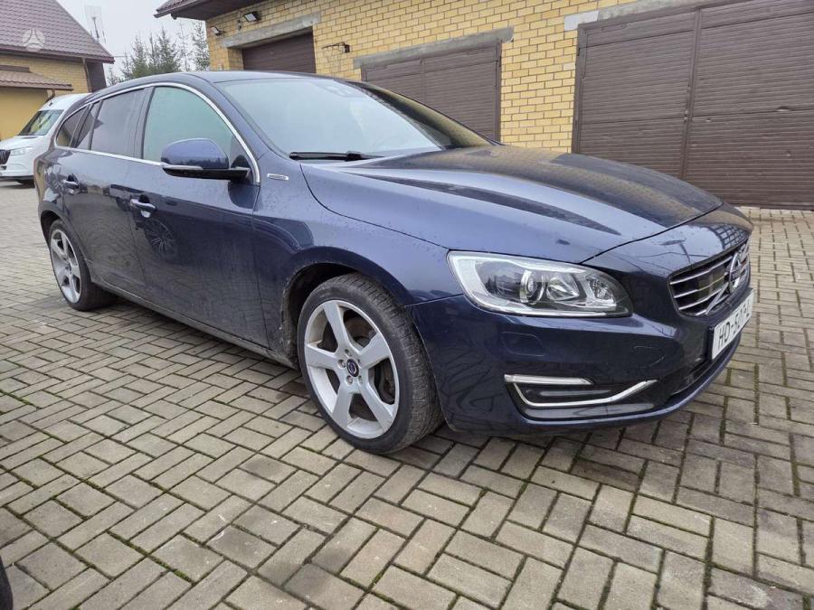Zils Volvo V60 2013 Kauņa, ar dzinēja tilpumu 2.40 L un nobraukumu 320 tūkst. km par 6000 €, foto 4 vietnē AUTOMOTO.COM.LV