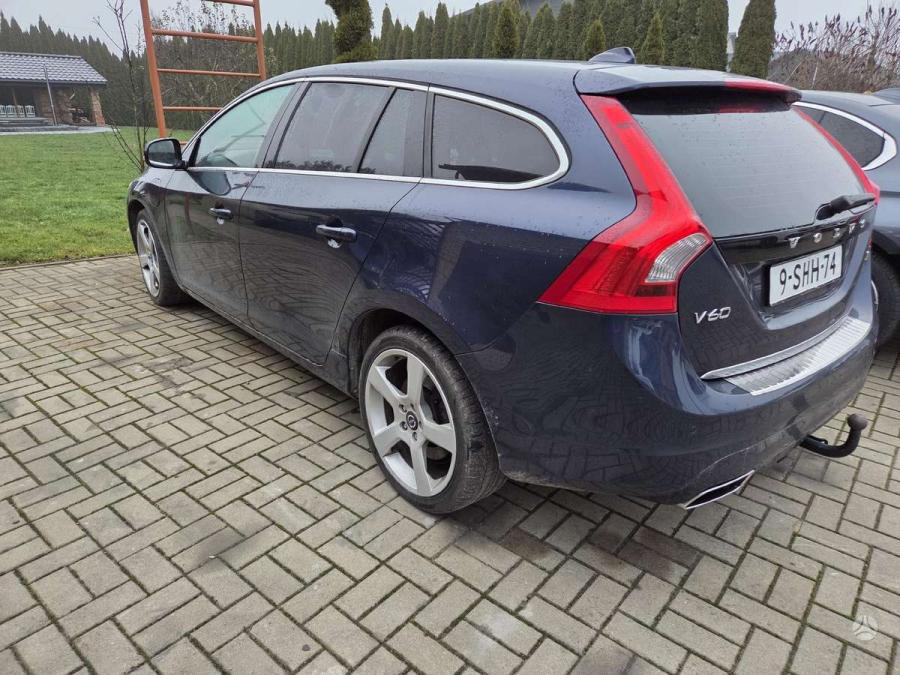Zils Volvo V60 2013 Kauņa, ar dzinēja tilpumu 2.40 L un nobraukumu 320 tūkst. km par 6000 €, foto 7 vietnē AUTOMOTO.COM.LV