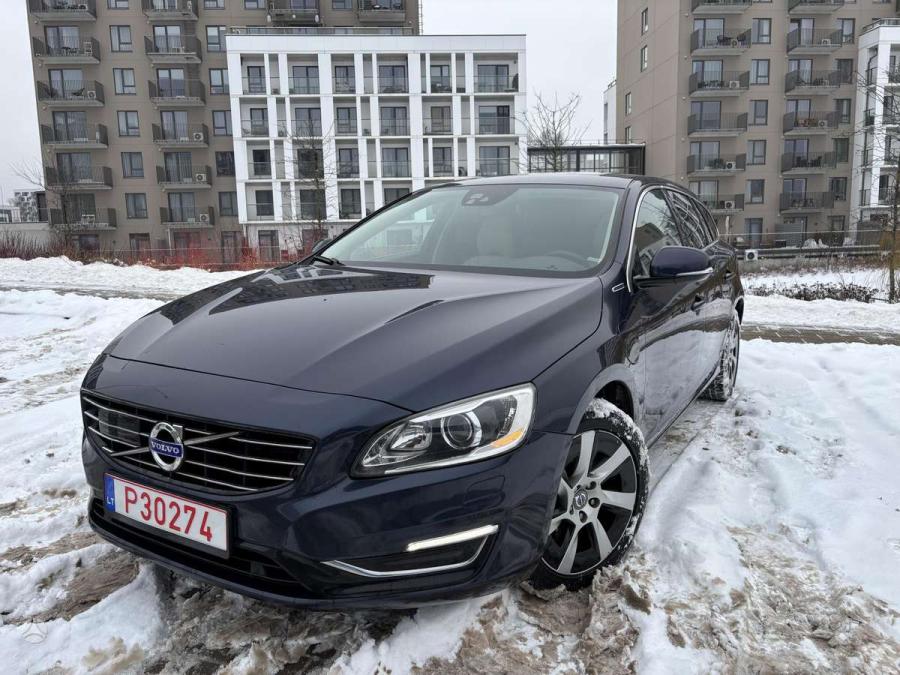 Blue Volvo V60 2013 in Vilnius, with an engine capacity of 2.40 L and mileage of 237 thousand km for 7800 €, photo 2 on AUTOMOTO.COM.LV