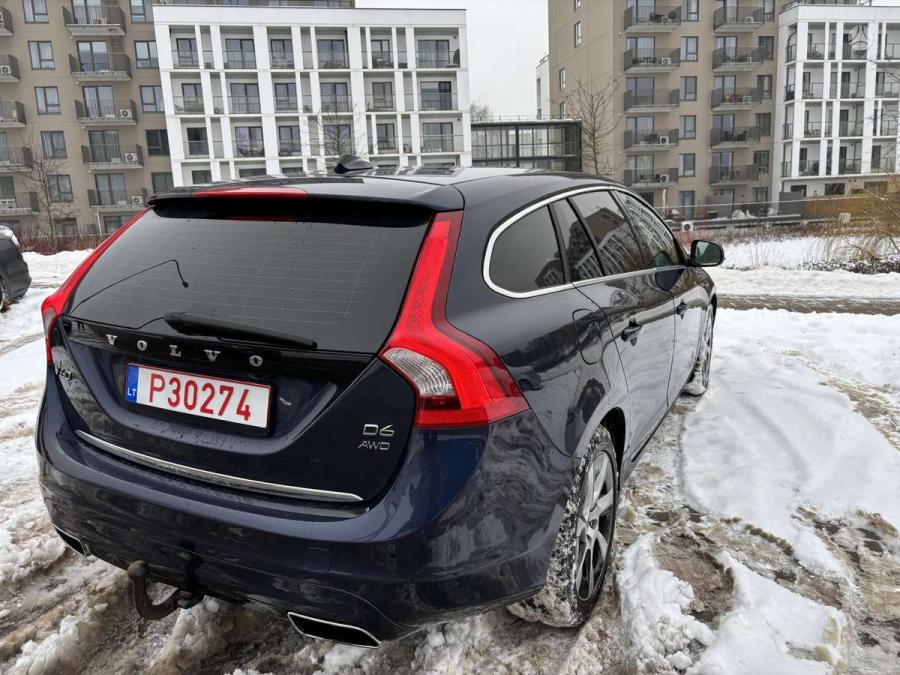 Blue Volvo V60 2013 in Vilnius, with an engine capacity of 2.40 L and mileage of 237 thousand km for 7800 €, photo 3 on AUTOMOTO.COM.LV