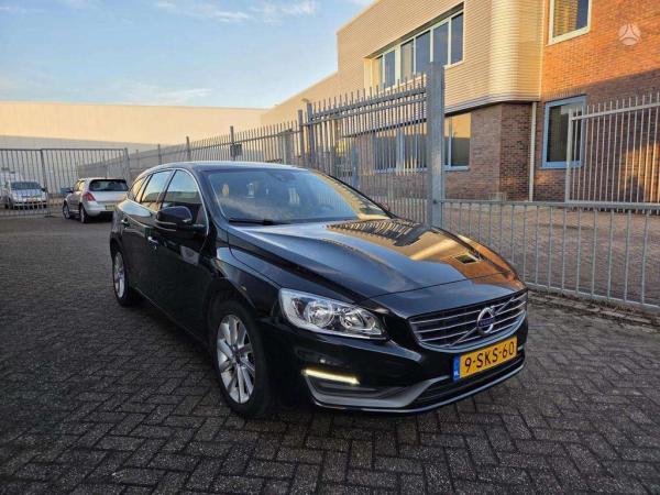 Blue Volvo V60 2013 in Vilnius, with an engine capacity of 1.56 L and mileage of 151 thousand km for 9950 €, photo 1 on AUTOMOTO.COM.LV