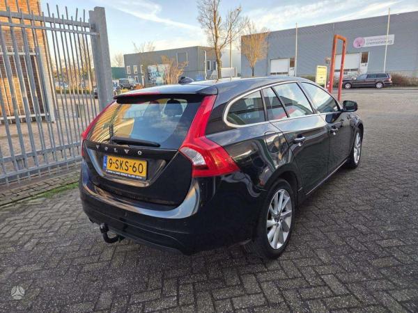 Blue Volvo V60 2013 in Vilnius, with an engine capacity of 1.56 L and mileage of 151 thousand km for 9950 €, photo 4 on AUTOMOTO.COM.LV