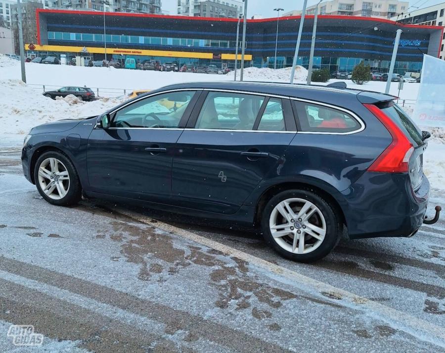 Blue Volvo V60 2013 in Vilnius, with an engine capacity of 2.40 L and mileage of 265 thousand km for 5950 €, photo 2 on AUTOMOTO.COM.LV