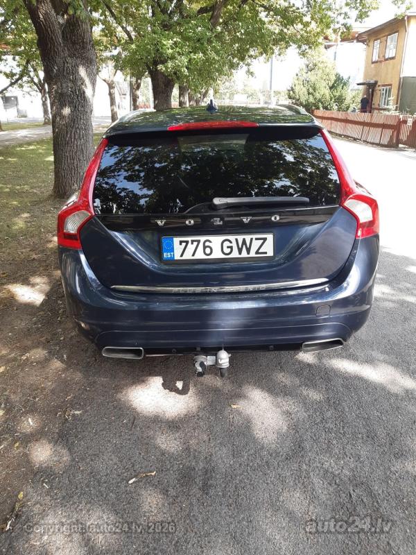 Zils Volvo V60 2013 Tartu, ar dzinēja tilpumu 2.40 L un nobraukumu 248 tūkst. km par 8500 €, foto 2 vietnē AUTOMOTO.COM.LV